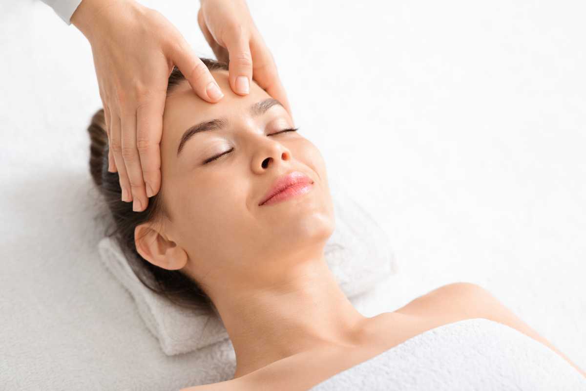 Face Acupressure Points: The 6 Points You Need to Know!