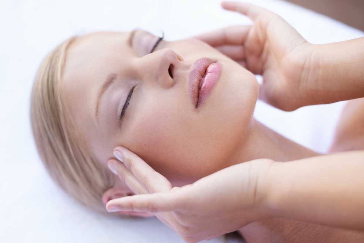 Face Acupressure Points: The 6 Points You Need to Know!
